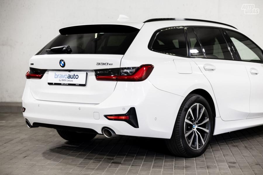 White BMW 330 2021 in Vilnius, with an engine capacity of 2.00 L and mileage of 151 thousand km for 24991 €, photo 23 on AUTOMOTO.COM.LV