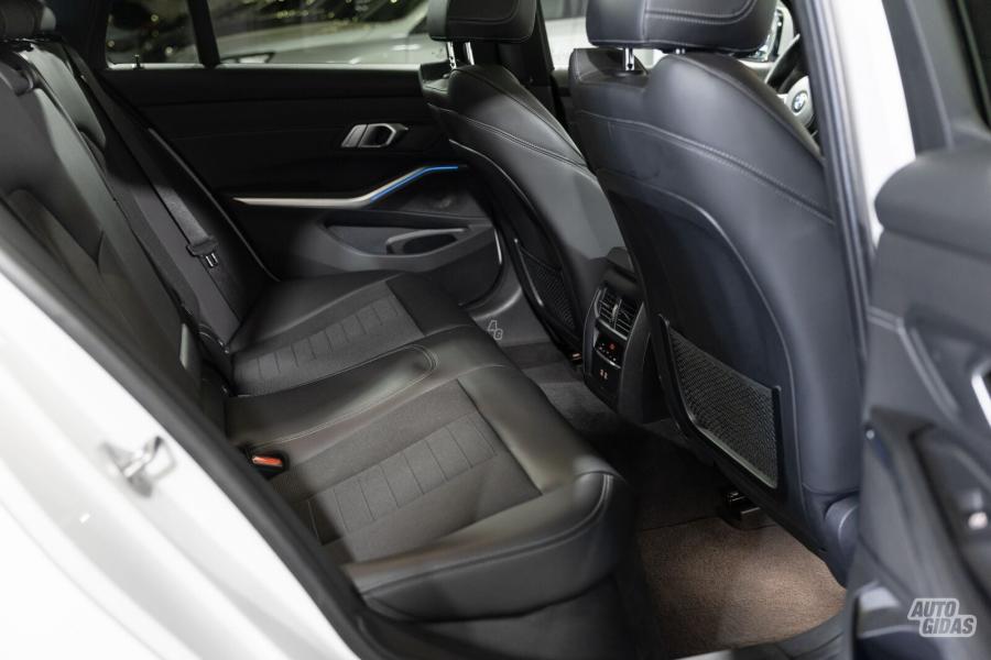 White BMW 330 2021 in Vilnius, with an engine capacity of 2.00 L and mileage of 151 thousand km for 24991 €, photo 45 on AUTOMOTO.COM.LV
