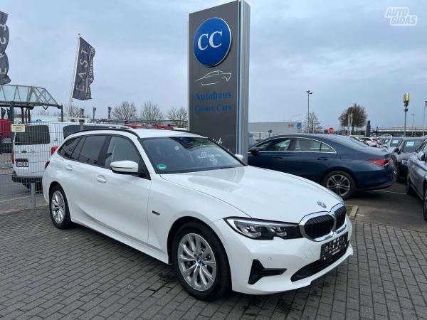 White BMW 330 2022 in Kaunas, with an engine capacity of 2.00 L and mileage of 70 thousand km for 30024 €, photo 1 on AUTOMOTO.COM.LV