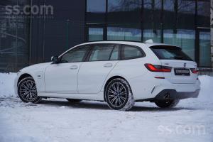 White BMW 330 2022 in Riga, with an engine capacity of 2.00 L and mileage of 185 thousand km for 24490 €, photo 10 on AUTOMOTO.COM.LV