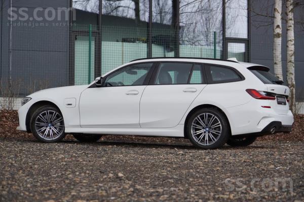 White BMW 330 2022 in Riga, with an engine capacity of 2.00 L and mileage of 187 thousand km for 22990 €, photo 9 on AUTOMOTO.COM.LV