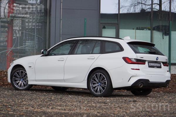 White BMW 330 2022 in Riga, with an engine capacity of 2.00 L and mileage of 187 thousand km for 22990 €, photo 10 on AUTOMOTO.COM.LV