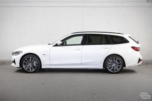 White BMW 330 2022 in Vilnius, with an engine capacity of 2.00 L and mileage of 108 thousand km for 28771 €, photo 5 on AUTOMOTO.COM.LV