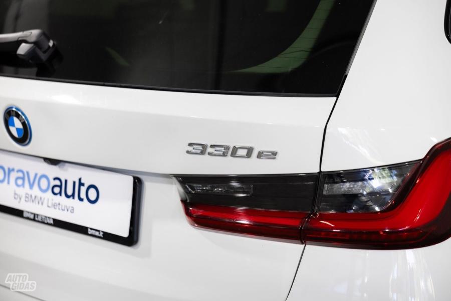 White BMW 330 2022 in Vilnius, with an engine capacity of 2.00 L and mileage of 108 thousand km for 28771 €, photo 11 on AUTOMOTO.COM.LV