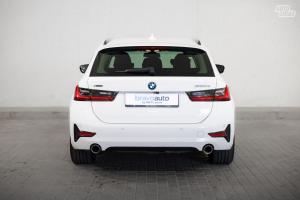 White BMW 330 2022 in Vilnius, with an engine capacity of 2.00 L and mileage of 108 thousand km for 28771 €, photo 12 on AUTOMOTO.COM.LV