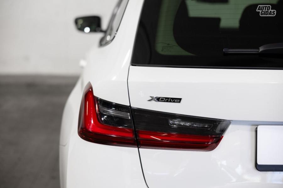 White BMW 330 2022 in Vilnius, with an engine capacity of 2.00 L and mileage of 108 thousand km for 28771 €, photo 13 on AUTOMOTO.COM.LV