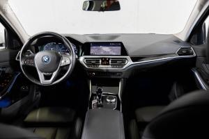 White BMW 330 2022 in Vilnius, with an engine capacity of 2.00 L and mileage of 108 thousand km for 28771 €, photo 18 on AUTOMOTO.COM.LV