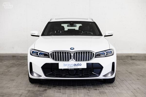 White BMW 330 2023 in Vilnius, with an engine capacity of 2.00 L and mileage of 116 thousand km for 33991 €, photo 5 on AUTOMOTO.COM.LV