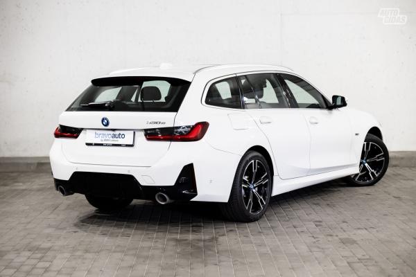 White BMW 330 2023 in Vilnius, with an engine capacity of 2.00 L and mileage of 116 thousand km for 33991 €, photo 11 on AUTOMOTO.COM.LV