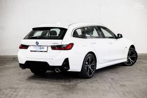 White BMW 330 2023 in Vilnius, with an engine capacity of 2.00 L and mileage of 116 thousand km for 33991 €, photo 11 on AUTOMOTO.COM.LV