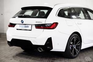 White BMW 330 2023 in Vilnius, with an engine capacity of 2.00 L and mileage of 116 thousand km for 33991 €, photo 12 on AUTOMOTO.COM.LV