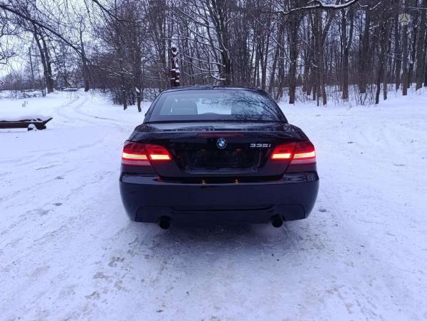 Black BMW 335 2007 in Kedainiai, with an engine capacity of 3.00 L and mileage of 248 thousand km for 10400 €, photo 5 on AUTOMOTO.COM.LV