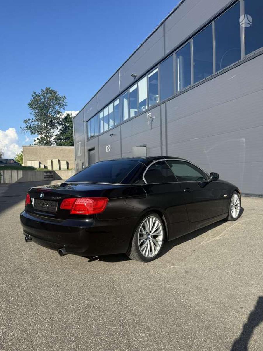 Black BMW 335 2011 in Klaipeda, with an engine capacity of 3.00 L and mileage of 290 thousand km for 10500 €, photo 4 on AUTOMOTO.COM.LV