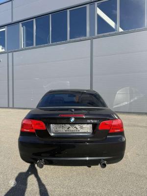Black BMW 335 2011 in Klaipeda, with an engine capacity of 3.00 L and mileage of 290 thousand km for 10500 €, photo 6 on AUTOMOTO.COM.LV