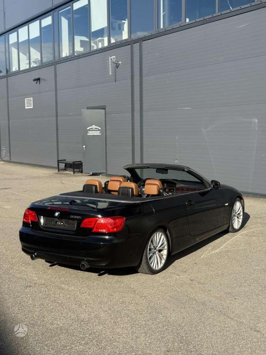 Black BMW 335 2011 in Klaipeda, with an engine capacity of 3.00 L and mileage of 290 thousand km for 10500 €, photo 9 on AUTOMOTO.COM.LV