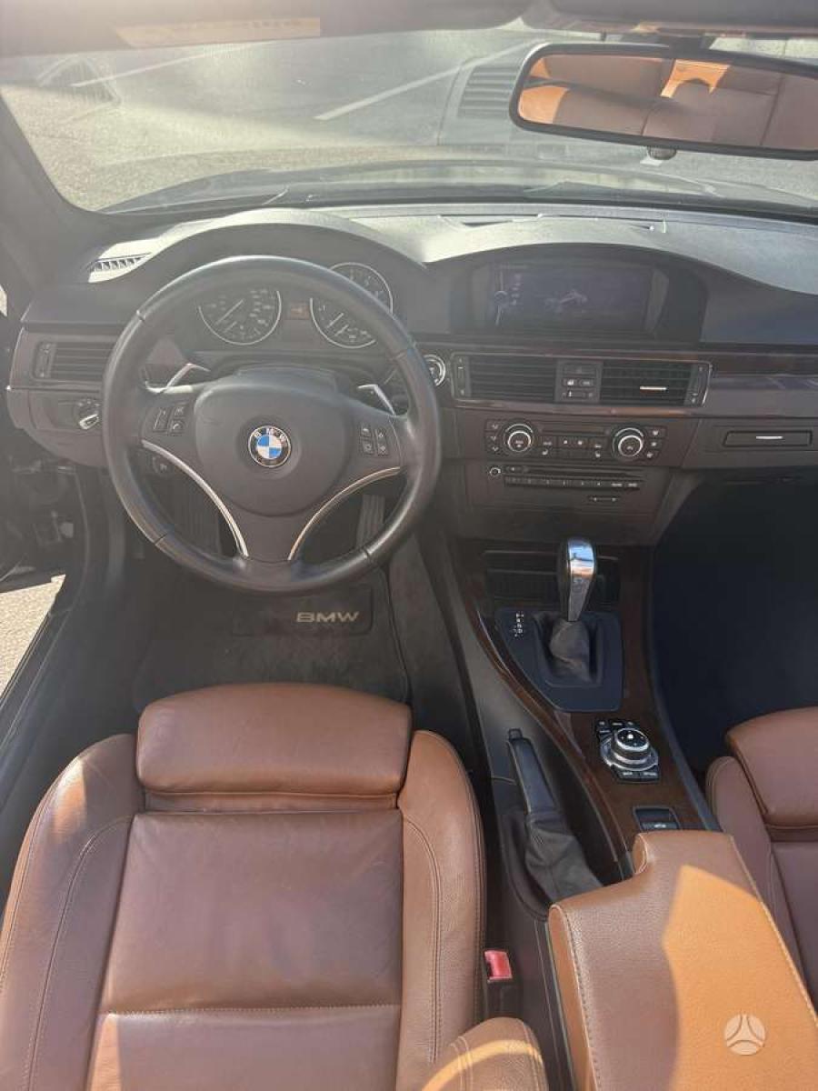 Black BMW 335 2011 in Klaipeda, with an engine capacity of 3.00 L and mileage of 290 thousand km for 10500 €, photo 19 on AUTOMOTO.COM.LV