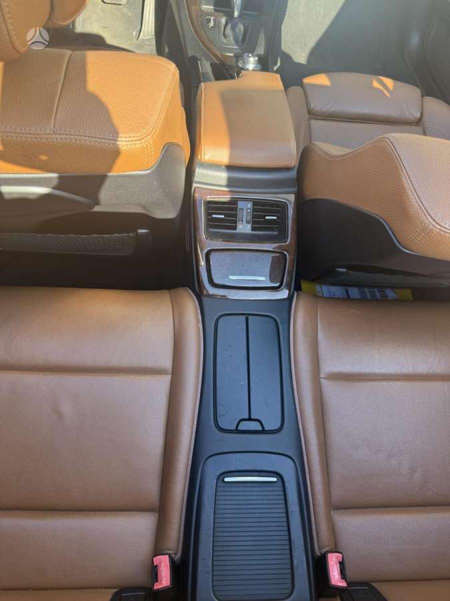 Black BMW 335 2011 in Klaipeda, with an engine capacity of 3.00 L and mileage of 290 thousand km for 10500 €, photo 25 on AUTOMOTO.COM.LV
