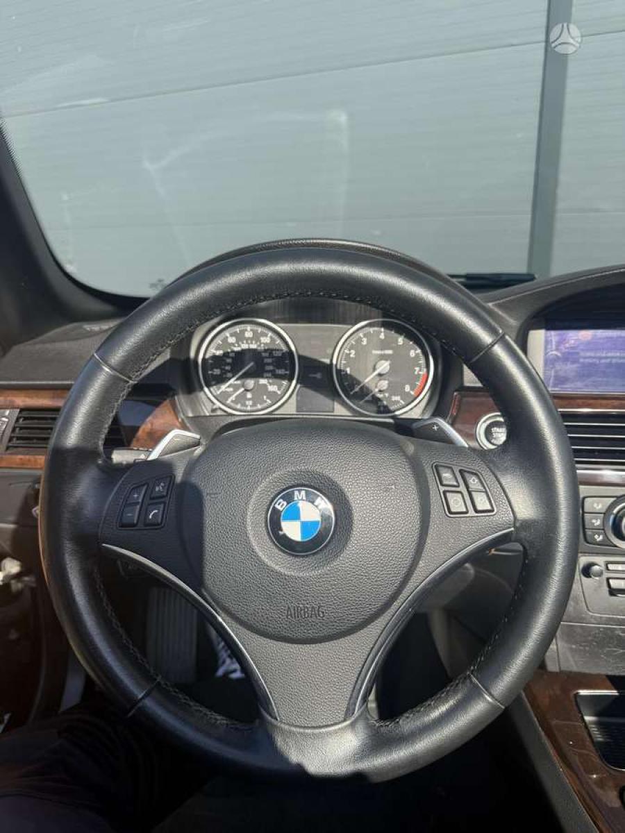 Black BMW 335 2011 in Klaipeda, with an engine capacity of 3.00 L and mileage of 290 thousand km for 10500 €, photo 27 on AUTOMOTO.COM.LV