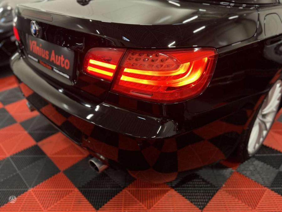 Black BMW 335 2011 in Vilnius, with an engine capacity of 3.00 L and mileage of 231 thousand km for 12699 €, photo 10 on AUTOMOTO.COM.LV