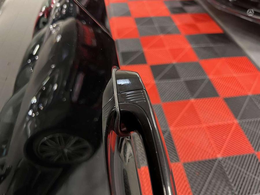 Black BMW 335 2011 in Vilnius, with an engine capacity of 3.00 L and mileage of 231 thousand km for 12699 €, photo 11 on AUTOMOTO.COM.LV