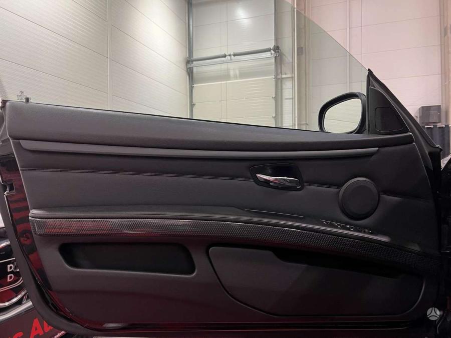 Black BMW 335 2011 in Vilnius, with an engine capacity of 3.00 L and mileage of 231 thousand km for 12699 €, photo 15 on AUTOMOTO.COM.LV