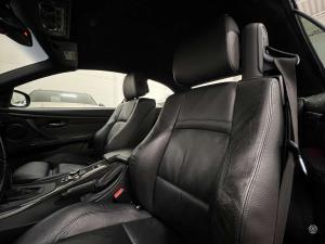 Black BMW 335 2011 in Vilnius, with an engine capacity of 3.00 L and mileage of 231 thousand km for 12699 €, photo 16 on AUTOMOTO.COM.LV