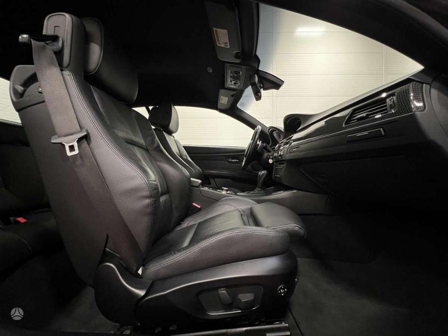 Black BMW 335 2011 in Vilnius, with an engine capacity of 3.00 L and mileage of 231 thousand km for 12699 €, photo 17 on AUTOMOTO.COM.LV