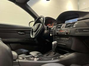 Black BMW 335 2011 in Vilnius, with an engine capacity of 3.00 L and mileage of 231 thousand km for 12699 €, photo 18 on AUTOMOTO.COM.LV