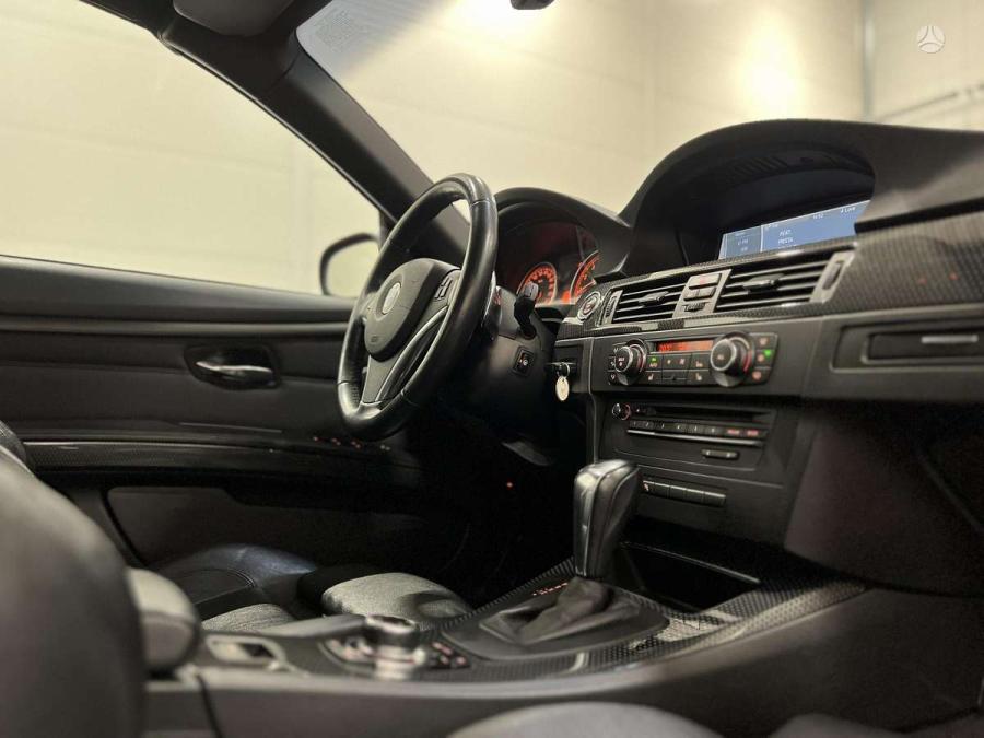 Black BMW 335 2011 in Vilnius, with an engine capacity of 3.00 L and mileage of 231 thousand km for 12699 €, photo 18 on AUTOMOTO.COM.LV