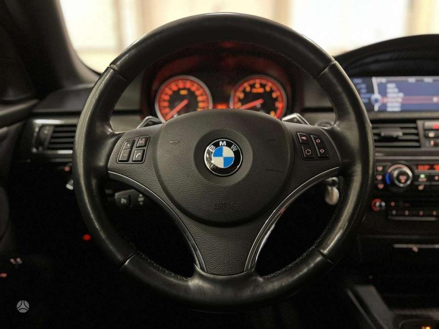 Black BMW 335 2011 in Vilnius, with an engine capacity of 3.00 L and mileage of 231 thousand km for 12699 €, photo 20 on AUTOMOTO.COM.LV