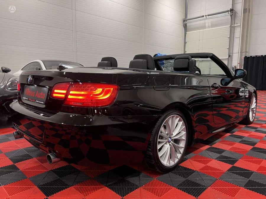 Black BMW 335 2011 in Vilnius, with an engine capacity of 3.00 L and mileage of 231 thousand km for 12699 €, photo 32 on AUTOMOTO.COM.LV