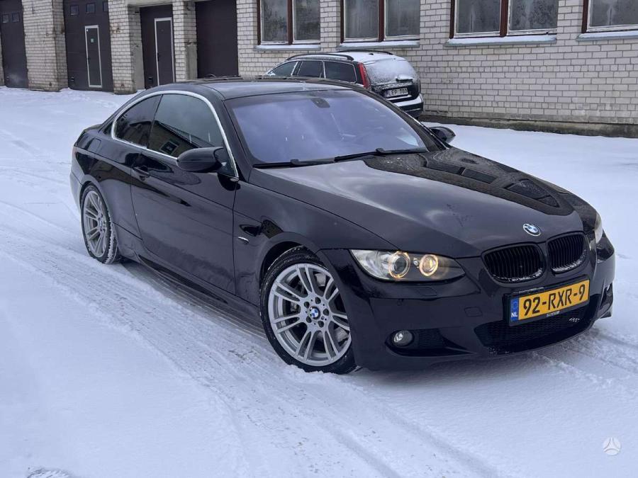 Black BMW 335 2007 in Sirvintos, with an engine capacity of 2.99 L and mileage of 293 thousand km for 9999 €, photo 4 on AUTOMOTO.COM.LV