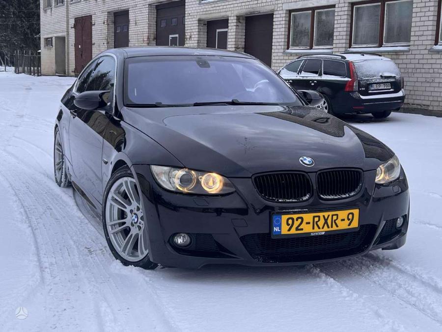 Black BMW 335 2007 in Sirvintos, with an engine capacity of 2.99 L and mileage of 293 thousand km for 9999 €, photo 5 on AUTOMOTO.COM.LV