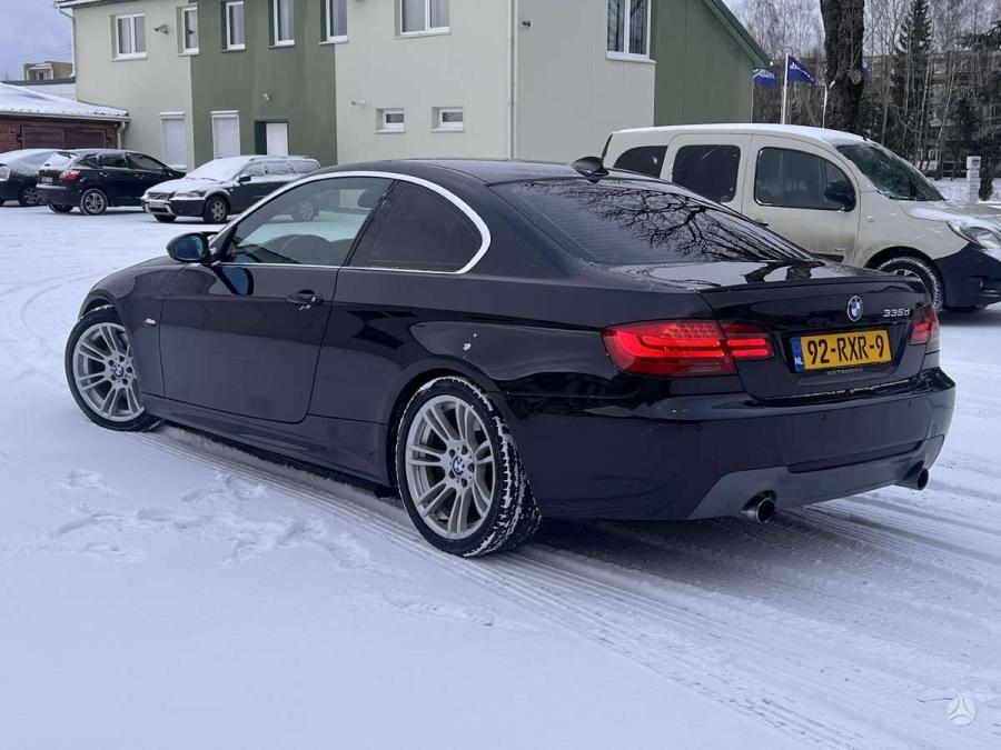 Black BMW 335 2007 in Sirvintos, with an engine capacity of 2.99 L and mileage of 293 thousand km for 9999 €, photo 10 on AUTOMOTO.COM.LV