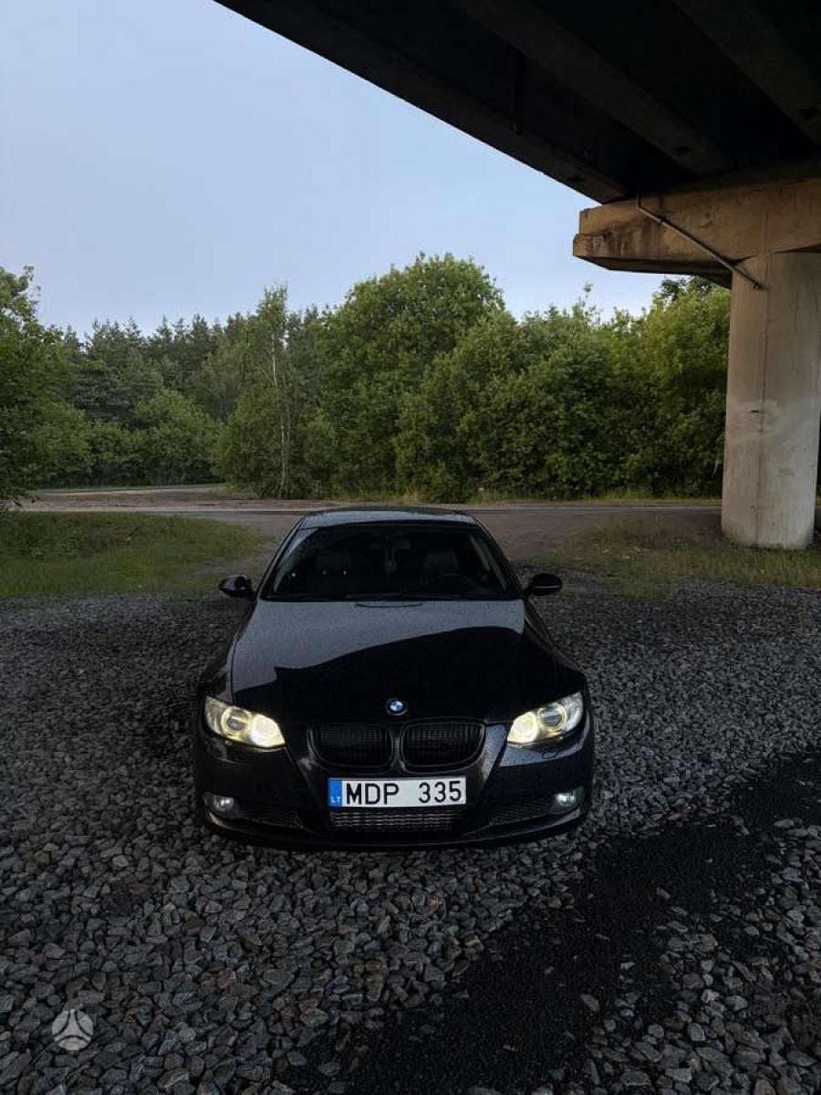 Melns BMW 335 2007 Viļņa, ar dzinēja tilpumu 3.00 L un nobraukumu 395 tūkst. km par 8000 €, foto 1 vietnē AUTOMOTO.COM.LV