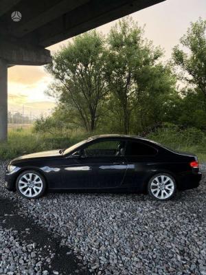 Melns BMW 335 2007 Viļņa, ar dzinēja tilpumu 3.00 L un nobraukumu 395 tūkst. km par 8000 €, foto 4 vietnē AUTOMOTO.COM.LV