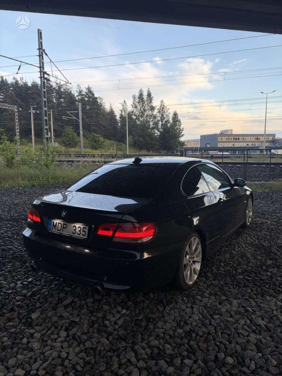 Melns BMW 335 2007 Viļņa, ar dzinēja tilpumu 3.00 L un nobraukumu 395 tūkst. km par 8000 €, foto 7 vietnē AUTOMOTO.COM.LV
