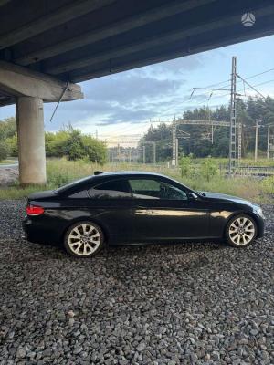 Melns BMW 335 2007 Viļņa, ar dzinēja tilpumu 3.00 L un nobraukumu 395 tūkst. km par 8000 €, foto 8 vietnē AUTOMOTO.COM.LV