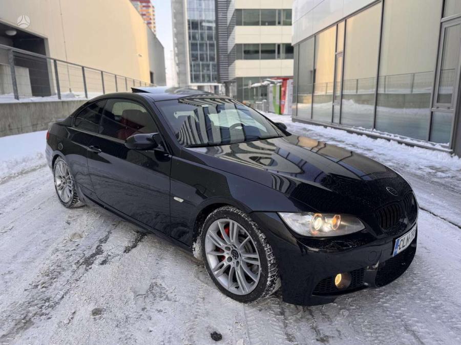 Black BMW 335 2008 in Vilnius, with an engine capacity of 2.99 L and mileage of 387 thousand km for 8850 €, photo 1 on AUTOMOTO.COM.LV