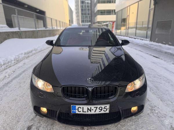Black BMW 335 2008 in Vilnius, with an engine capacity of 2.99 L and mileage of 387 thousand km for 8850 €, photo 2 on AUTOMOTO.COM.LV