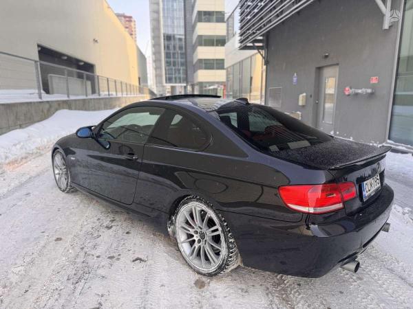 Black BMW 335 2008 in Vilnius, with an engine capacity of 2.99 L and mileage of 387 thousand km for 8850 €, photo 4 on AUTOMOTO.COM.LV