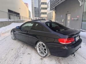 Black BMW 335 2008 in Vilnius, with an engine capacity of 2.99 L and mileage of 387 thousand km for 8850 €, photo 4 on AUTOMOTO.COM.LV