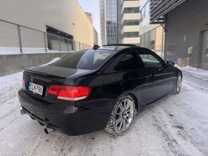 Black BMW 335 2008 in Vilnius, with an engine capacity of 2.99 L and mileage of 387 thousand km for 8850 €, photo 6 on AUTOMOTO.COM.LV