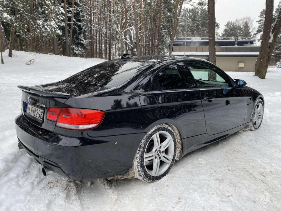 Melns BMW 335 2008 Viļņa, ar dzinēja tilpumu 2.99 L un nobraukumu 351 tūkst. km par 8350 €, foto 4 vietnē AUTOMOTO.COM.LV