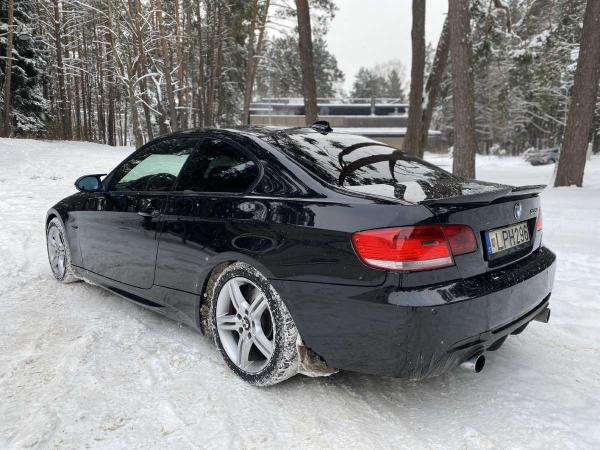 Black BMW 335 2008 in Vilnius, with an engine capacity of 2.99 L and mileage of 351 thousand km for 8350 €, photo 6 on AUTOMOTO.COM.LV