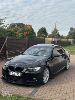 Melns BMW 335 2009 Viļņa, ar dzinēja tilpumu 3.00 L un nobraukumu 155 tūkst. km par 10000 €, foto  vietnē AUTOMOTO.COM.LV