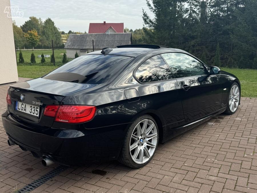 Melns BMW 335 2009 Viļņa, ar dzinēja tilpumu 3.00 L un nobraukumu 155 tūkst. km par 10000 €, foto 4 vietnē AUTOMOTO.COM.LV