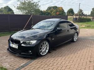 Melns BMW 335 2009 Viļņa, ar dzinēja tilpumu 3.00 L un nobraukumu 155 tūkst. km par 10000 €, foto 7 vietnē AUTOMOTO.COM.LV