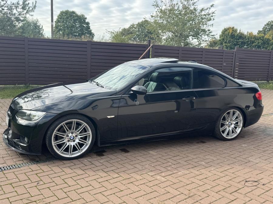 Melns BMW 335 2009 Viļņa, ar dzinēja tilpumu 3.00 L un nobraukumu 155 tūkst. km par 10000 €, foto 9 vietnē AUTOMOTO.COM.LV