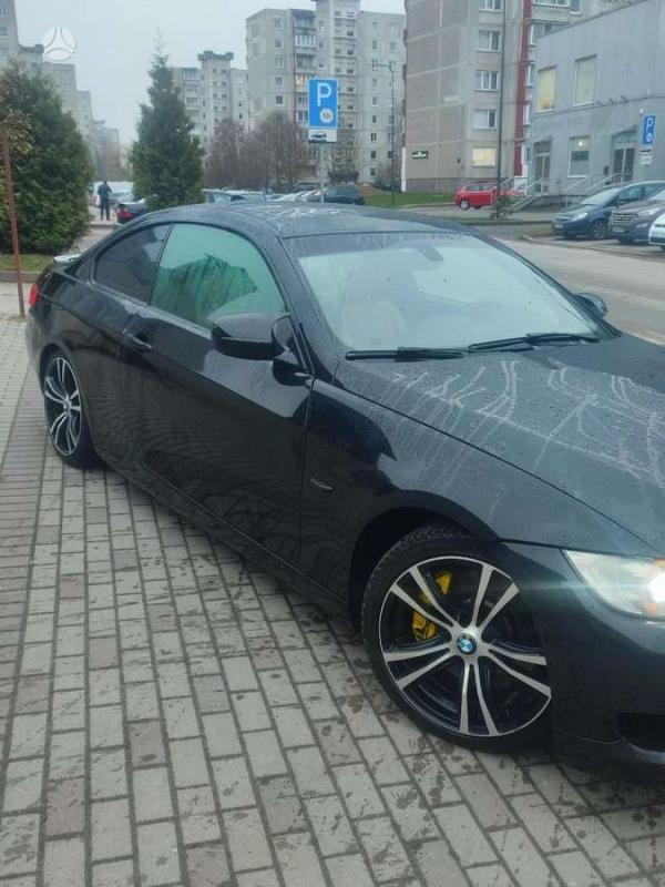 Melns BMW 335 2010 Kauņa, ar dzinēja tilpumu 2.98 L un nobraukumu 333 tūkst. km par 8300 €, foto 1 vietnē AUTOMOTO.COM.LV